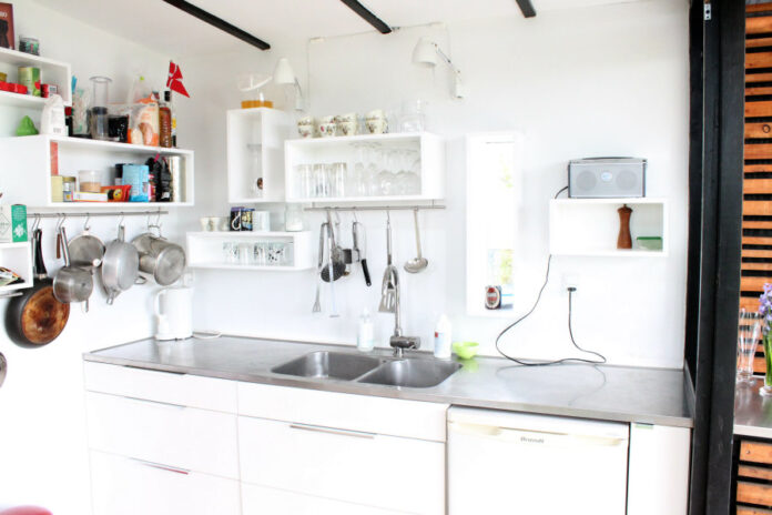 This Allotment Garden House Brings the Outdoors Indoors - Living in a ...