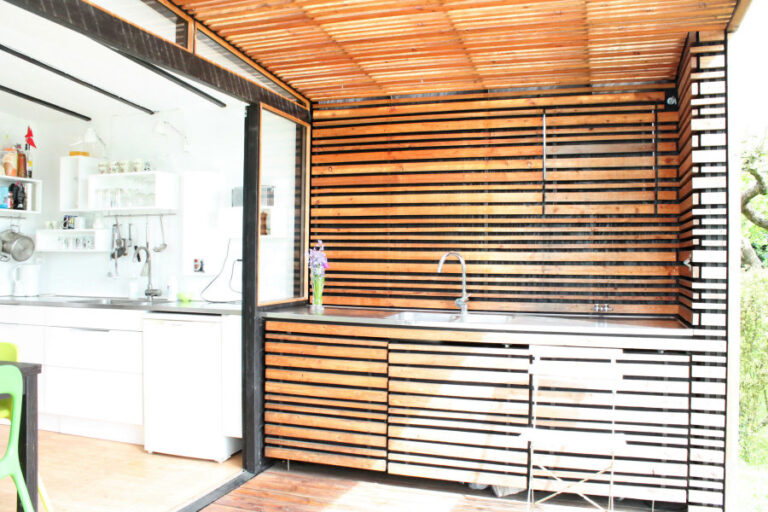 This Allotment Garden House Brings the Outdoors Indoors - Living in a ...