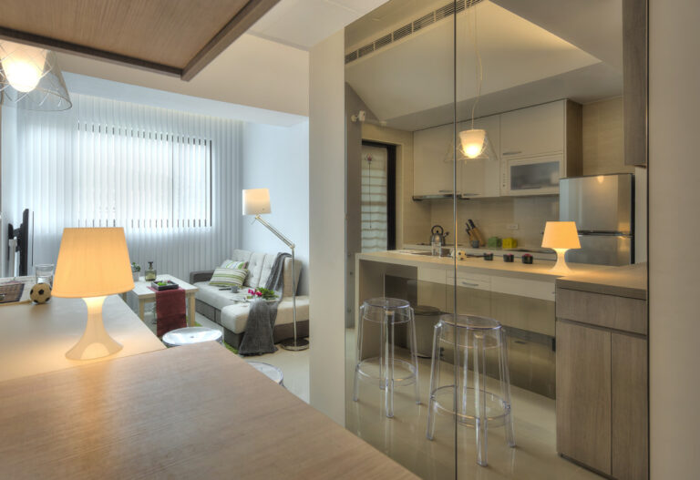 A 345-Square-Foot Open-Plan Apartment Spiced With a Dash of Privacy ...
