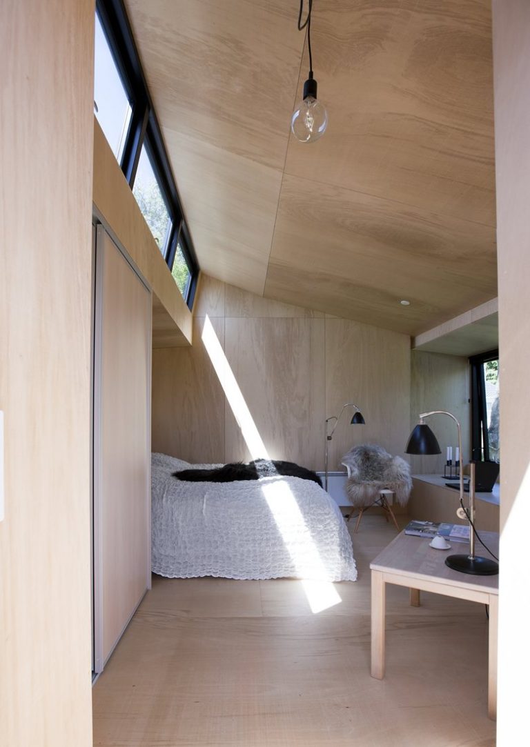 Minimalistic Guest House Blends Beautifully With the Natural ...