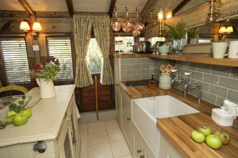 A Charming Victorian Railway Carriage Was Converted Into a Luxurious ...