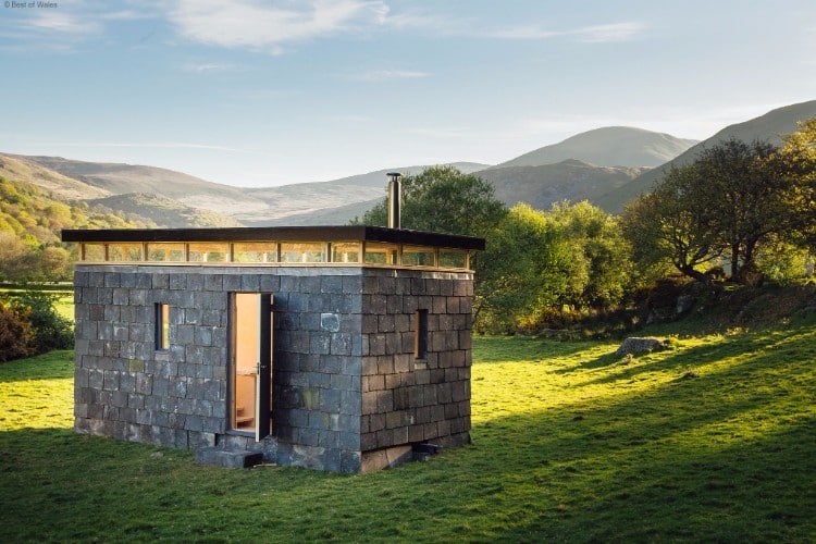 The Slate Cabin Offers a Panoramic View of the Welsh Landscape - Living ...