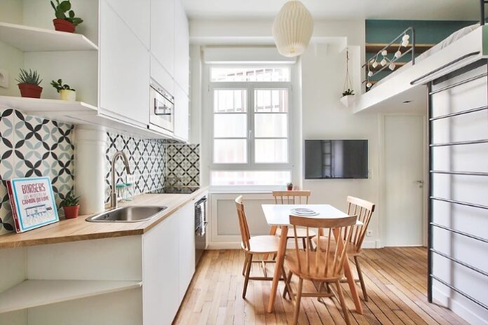 20 M2 Parisian Studio Apartment Features Soft Tones and Stunning Mosaic ...