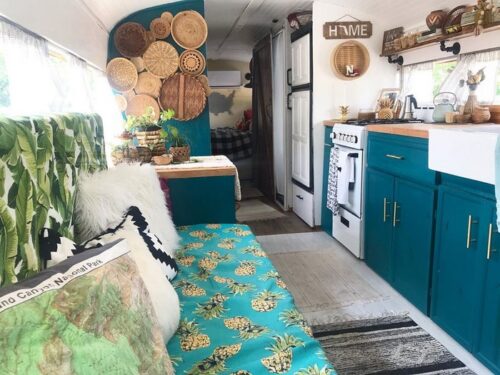 Couple Purchased $2,000 Bus and Turned It Into Their Dream Home ...