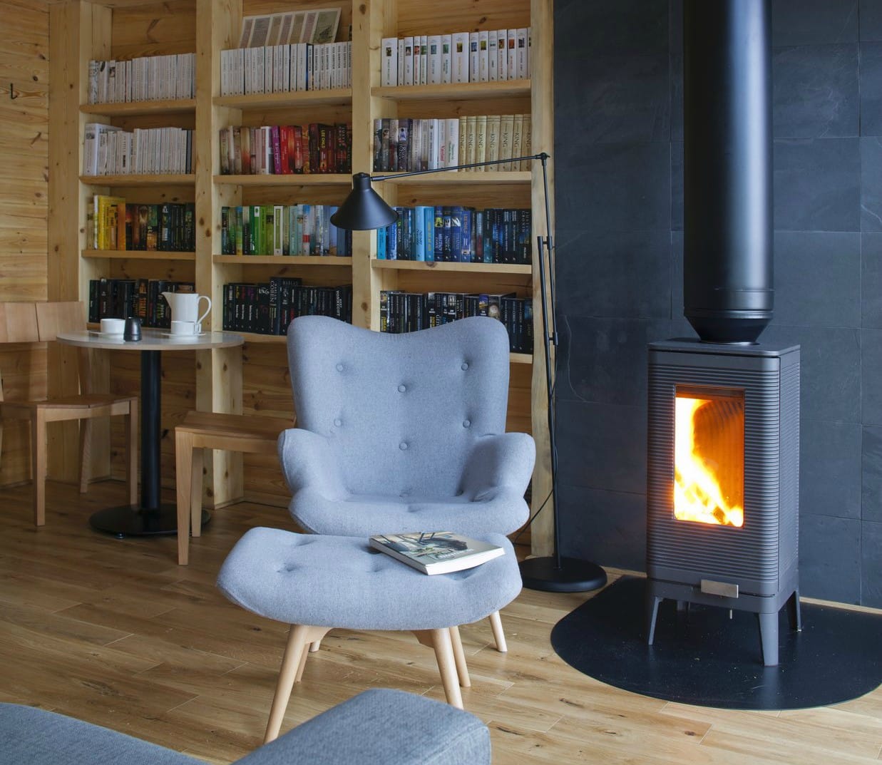 This Cozy Cabin Was Built to Be a Book Lover’s Paradise - Living in a ...