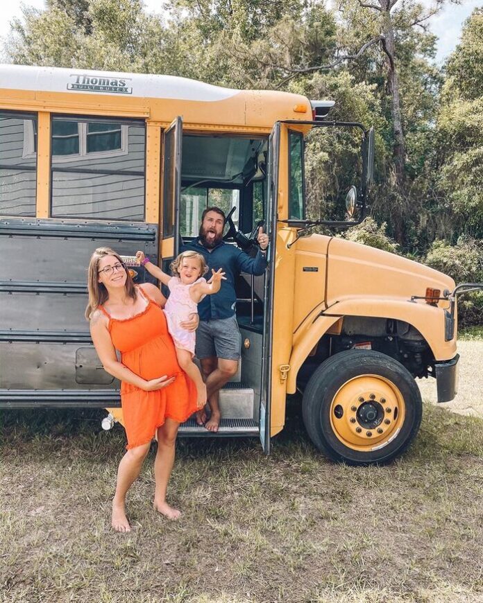 $5,000 School Bus Converted Into a Comfortable Home for Family of Four ...