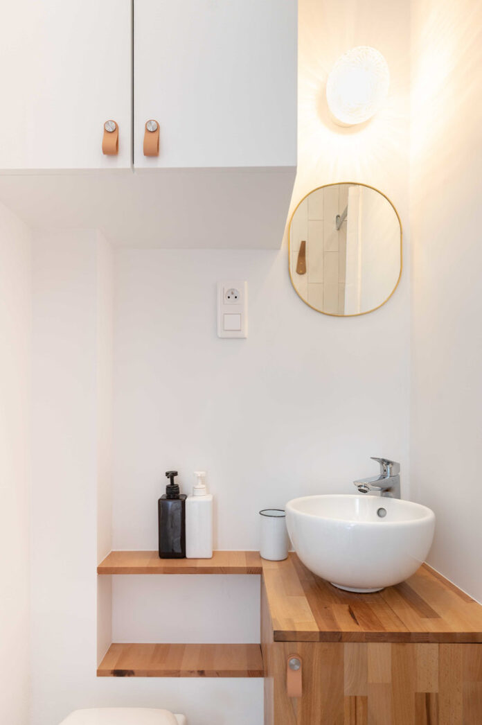 Tiny Worn-Out 14m2 Studio Transformed Into Cosy Abode - Living in a shoebox