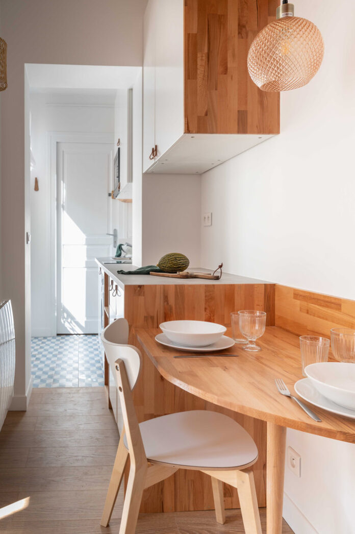 Tiny Worn-Out 14m2 Studio Transformed Into Cosy Abode - Living in a shoebox