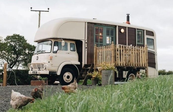 Woman Bought 1968 Bedford Horse Lorry and Converted Into Vintage Style ...
