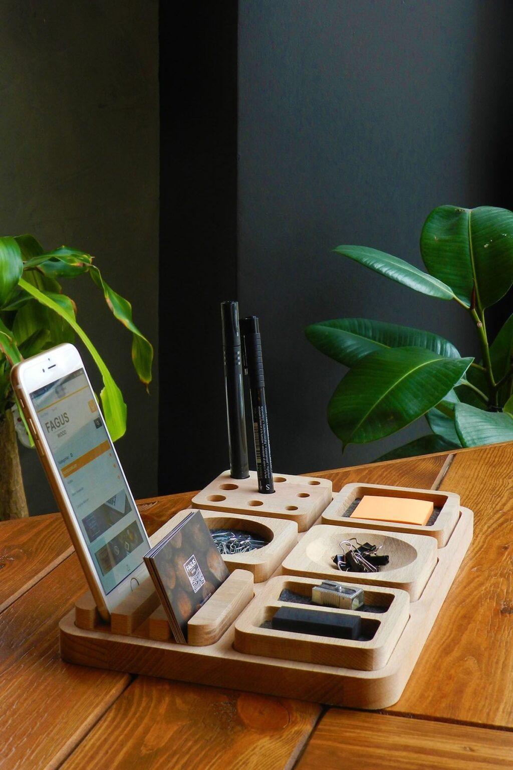 Get Your Desk Organised in No Time With These 25 Ideas - Living in a ...