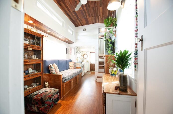 Single Mom Built Spectacular Tiny Home for Herself and Her Daughter ...