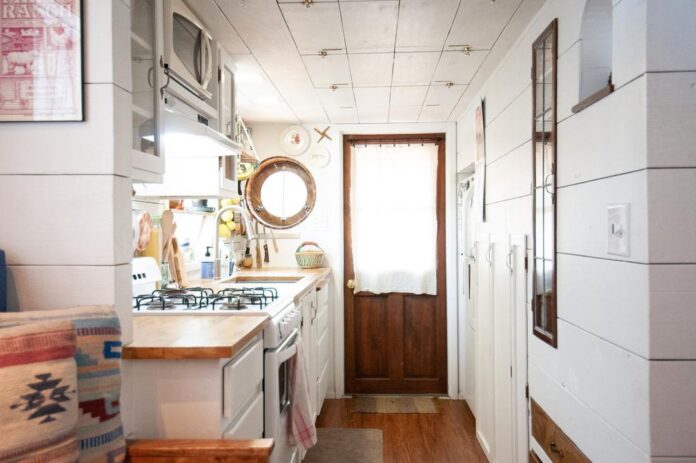 Single Mom Built Spectacular Tiny Home for Herself and Her Daughter ...