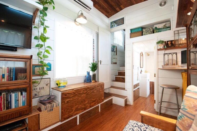 Single Mom Built Spectacular Tiny Home for Herself and Her Daughter ...