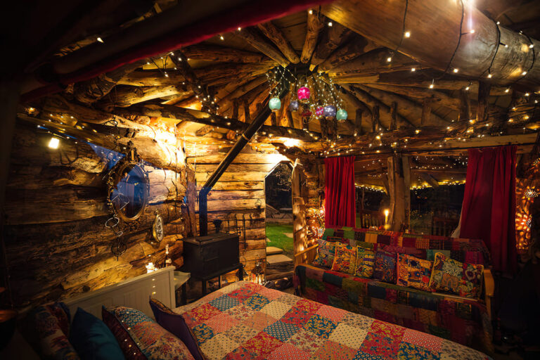 14 Holiday Hobbit Houses Where You Can Experience the Simple Life of ...