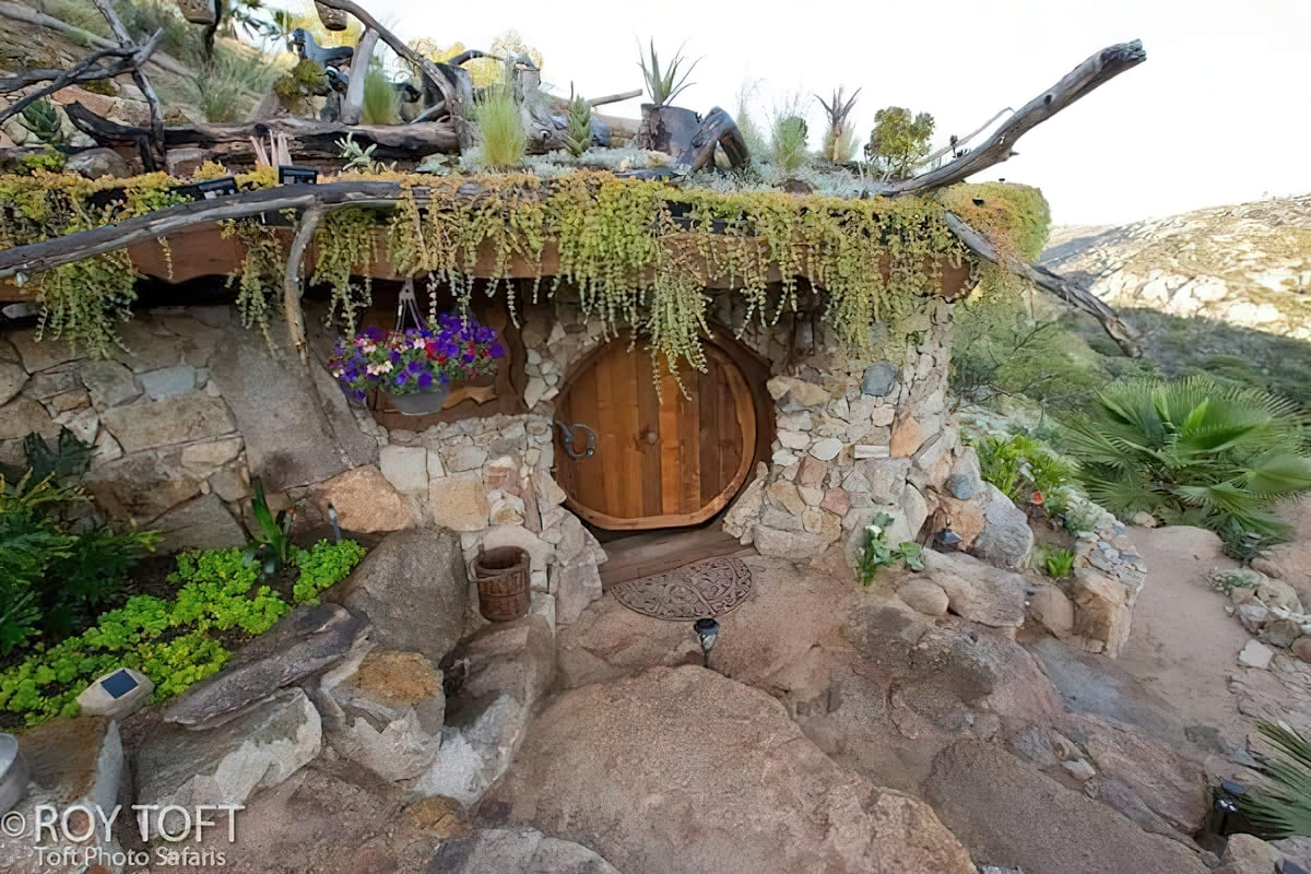 14 Holiday Hobbit Houses Where You Can Experience the Simple Life of ...
