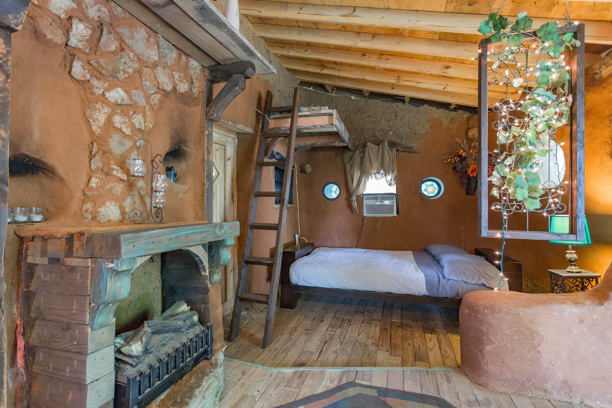 14 Holiday Hobbit Houses Where You Can Experience the Simple Life of ...