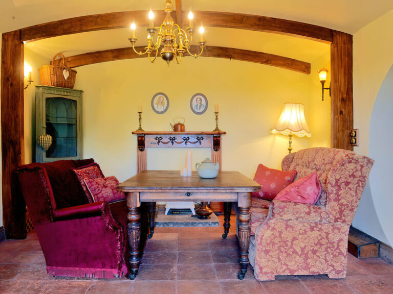 14 Holiday Hobbit Houses Where You Can Experience the Simple Life of ...