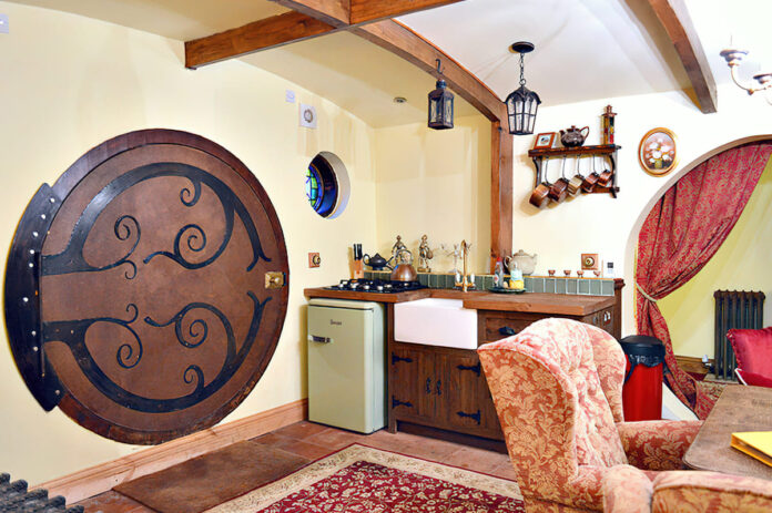 14 Holiday Hobbit Houses Where You Can Experience the Simple Life of ...
