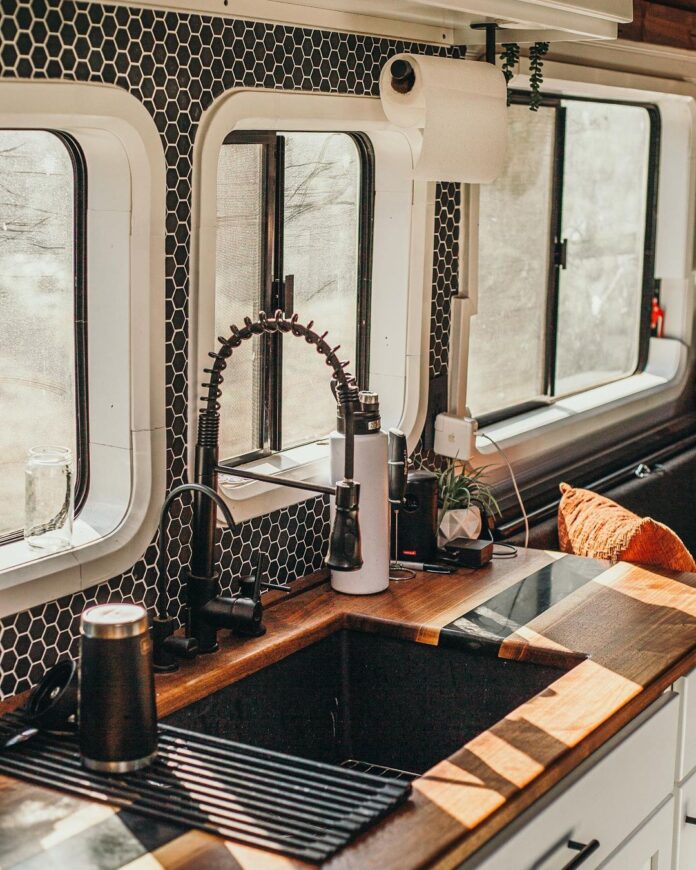 Young Couple Turned $2,500 School Bus Into Beautiful Home for ...