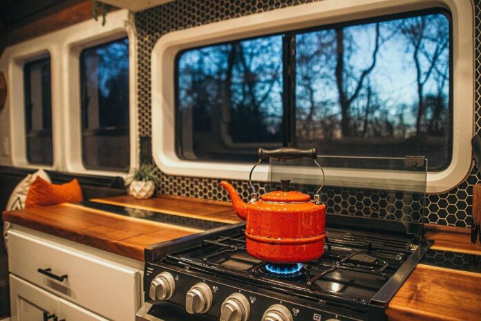 Young Couple Turned $2,500 School Bus Into Beautiful Home for ...