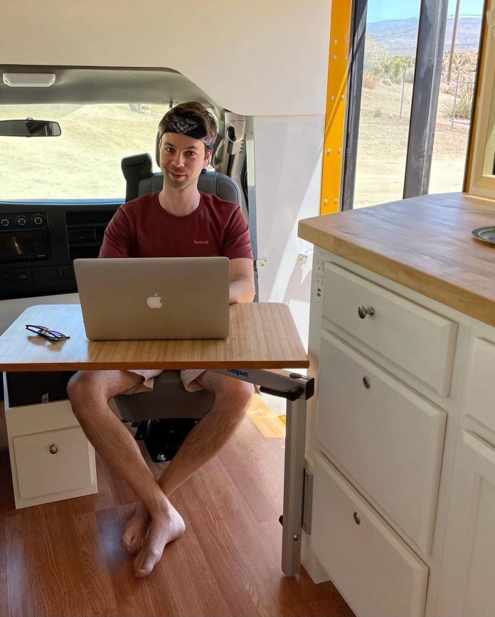 $14,000 Short Bus Conversion Features Ingenious Elevator Bed That ...