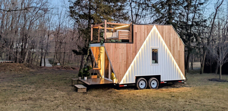 Ingenious Space-Saving Solution: Charming Tiny House Showcases a ...