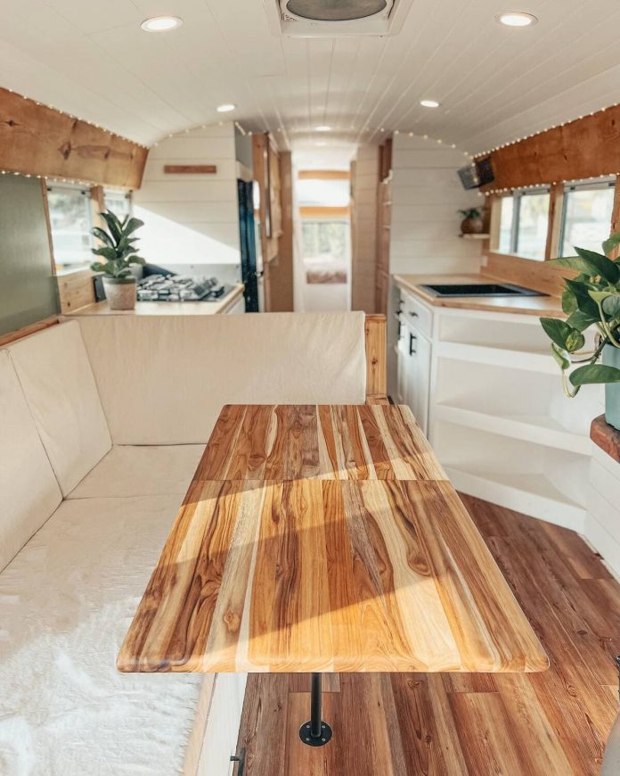 Couple Transforms Old Bus Into Luxurious Tiny Home With Pop-Out TV in ...