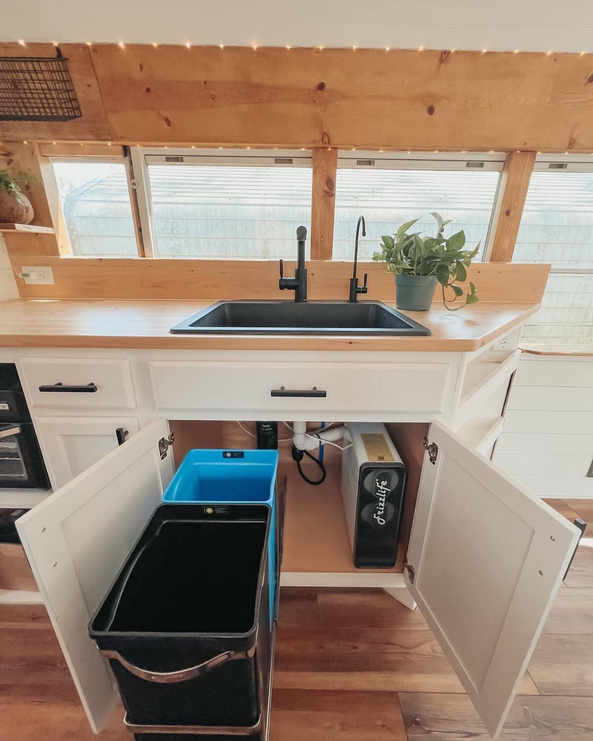 Couple Transforms Old Bus Into Luxurious Tiny Home With Pop-Out TV in ...