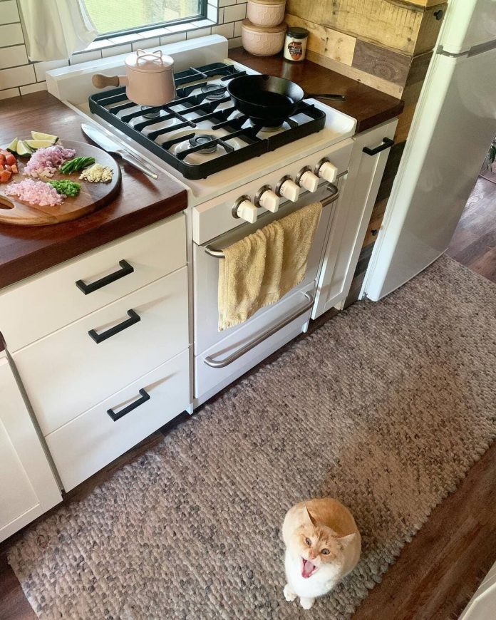 This Bus Conversion Has One of the Best-Organized Kitchens You Will ...