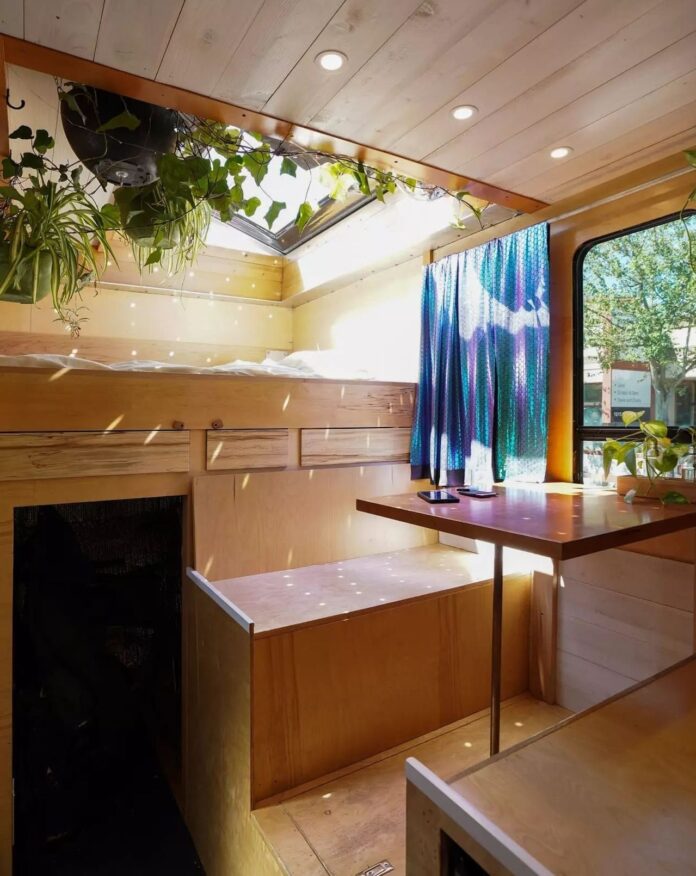 Man Builds Tiny Home With Ingenious Layout on Flatbed Truck - Living in ...