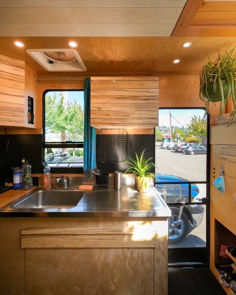 Man Builds Tiny Home With Ingenious Layout on Flatbed Truck - Living in ...