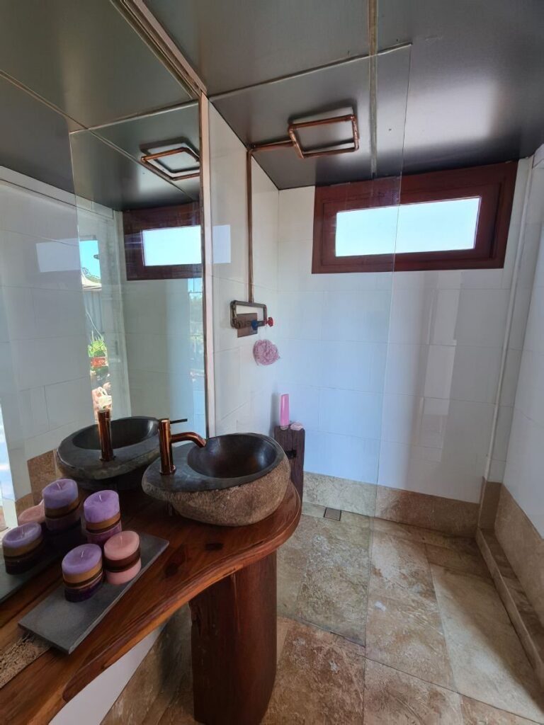 Australian Man Transforms Rusty $50 Shipping Container Into ...