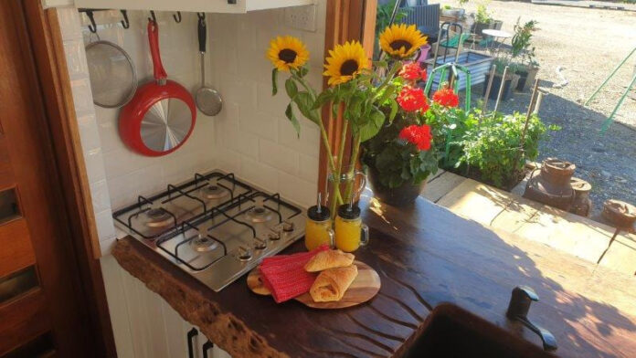 Australian Man Transforms Rusty $50 Shipping Container Into ...