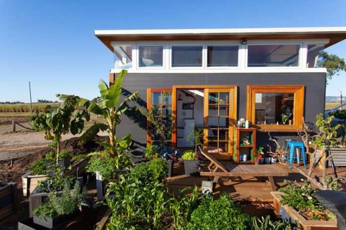 Australian Man Transforms Rusty $50 Shipping Container Into ...