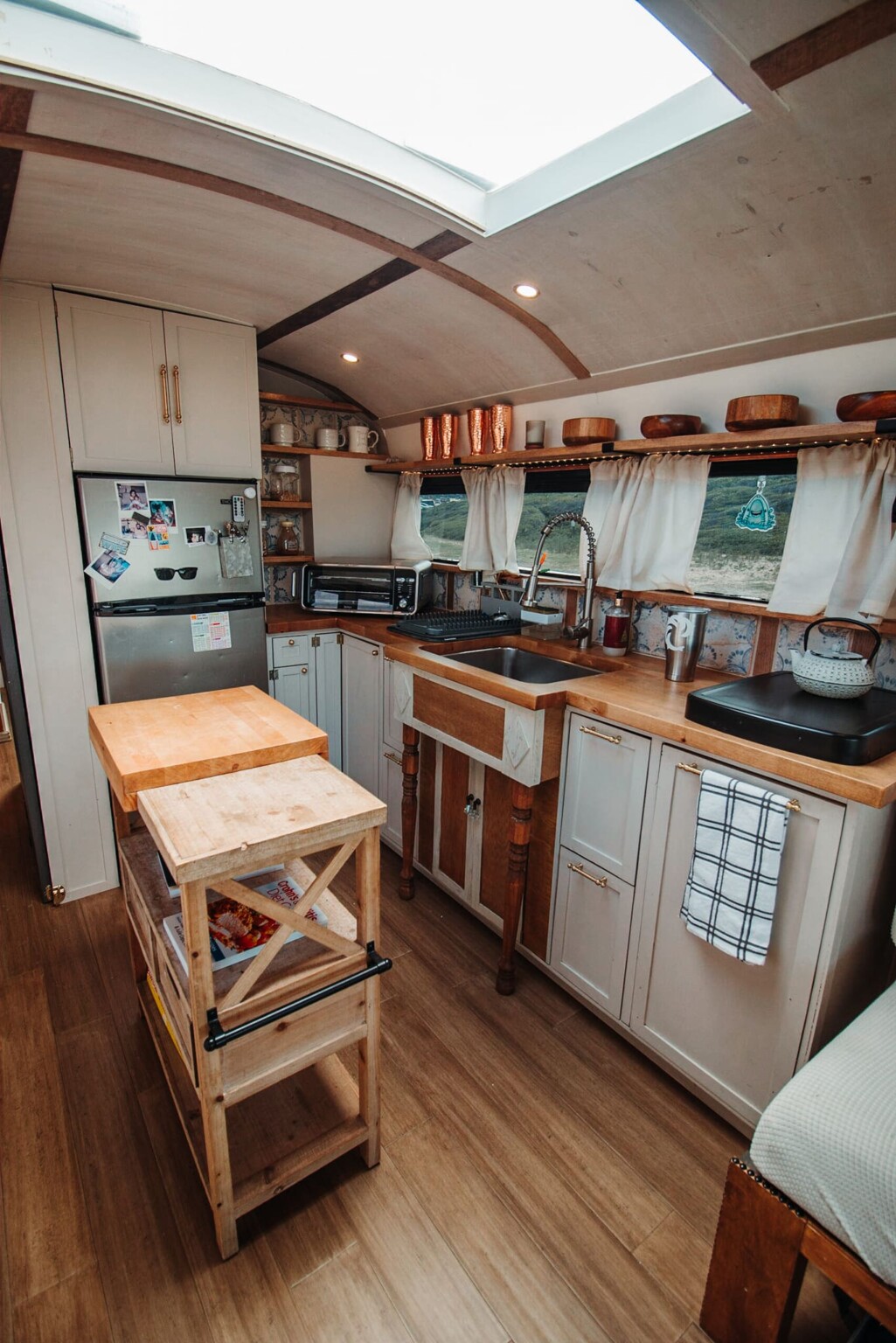 Step Inside the Skoolie Builder's Own Award-Winning Tiny Home on Wheels ...