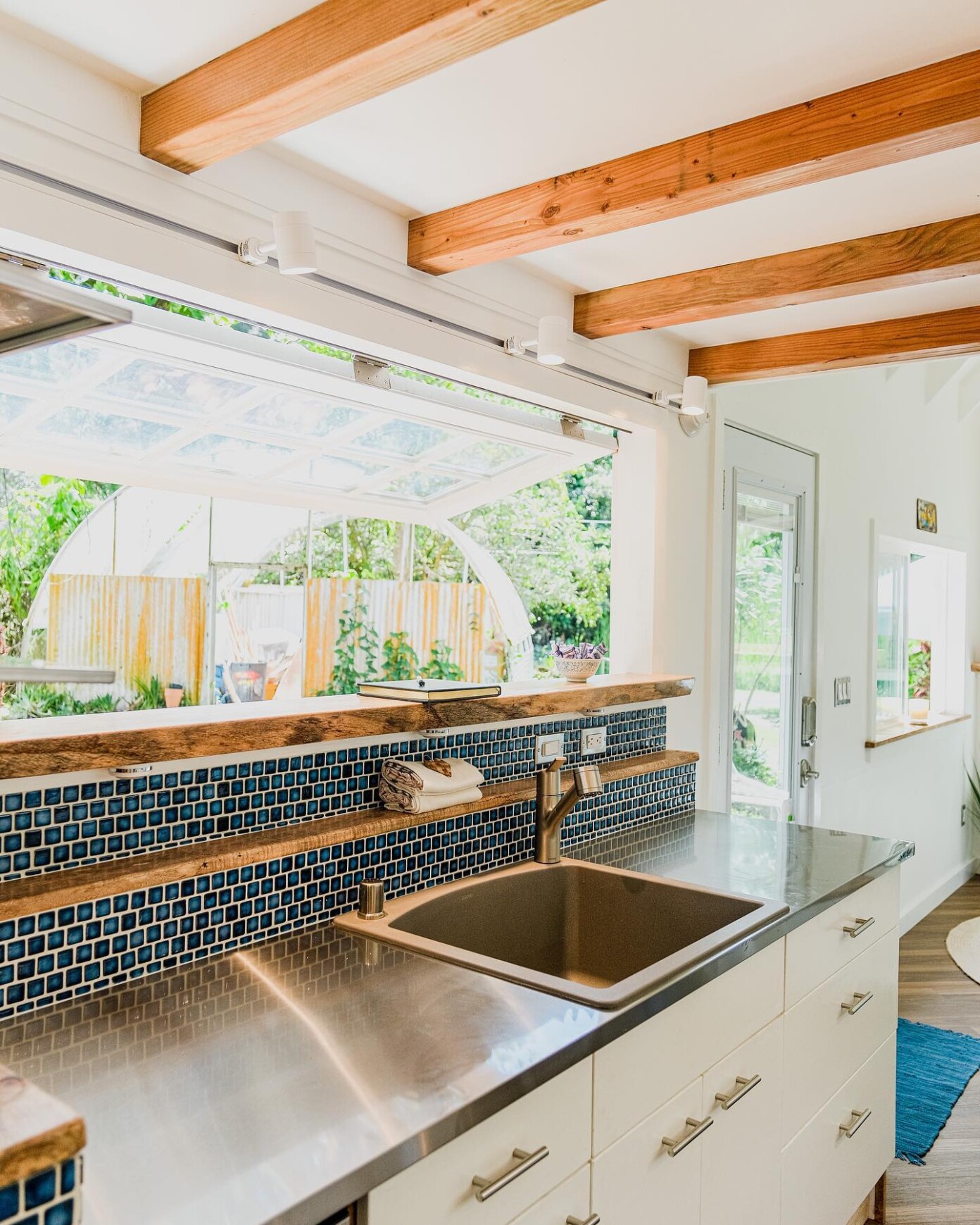 Sleek Tiny House Boasts Enormous Round Window, Outdoor Bar Pass-Through ...