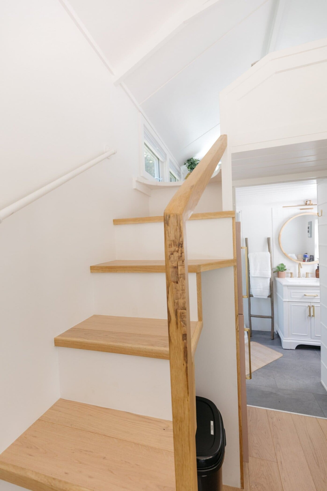 Farmhouse Tiny House Captivates With Innovative Circular Ceiling ...