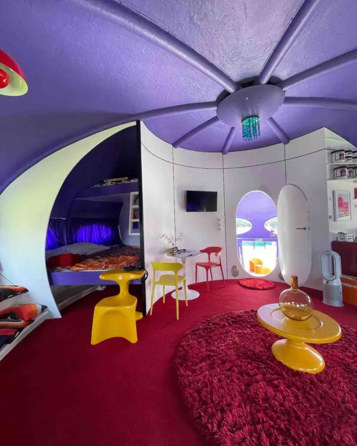 This retro UFO-Style Futuro House Airbnb Will Transport You to the 70s ...