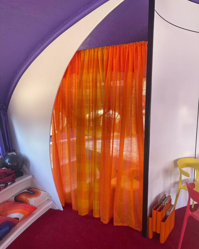 This retro UFO-Style Futuro House Airbnb Will Transport You to the 70s ...