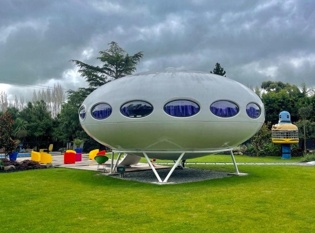 This retro UFO-Style Futuro House Airbnb Will Transport You to the 70s ...