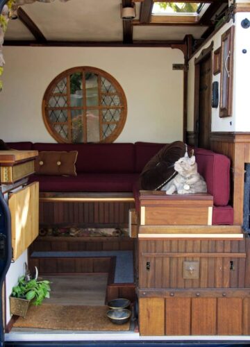 This Hobbit-Inspired Campervan Brings the Charm of Middle-Earth to the ...