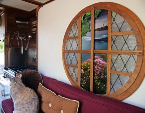 This Hobbit-Inspired Campervan Brings the Charm of Middle-Earth to the ...
