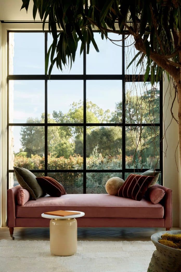 19 Daybeds With Serious Personality (and Zero Intention of Blending In ...